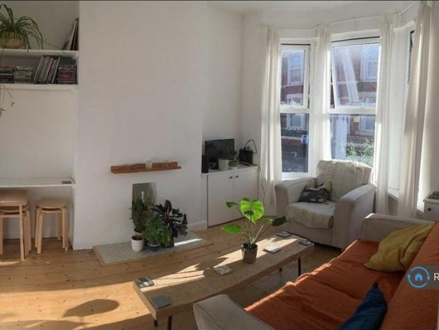 4 bedroom terraced house to rent