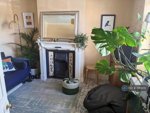 4 bedroom terraced house to rent
