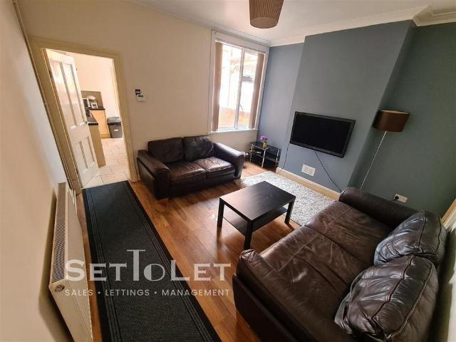 4 bedroom terraced house to rent