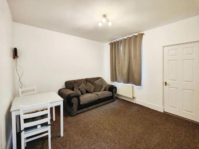 4 bedroom terraced house to rent
