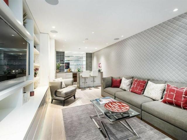 4 bedroom terraced house to rent