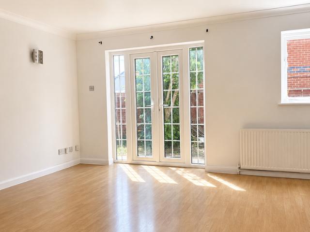 4 bedroom terraced house to rent