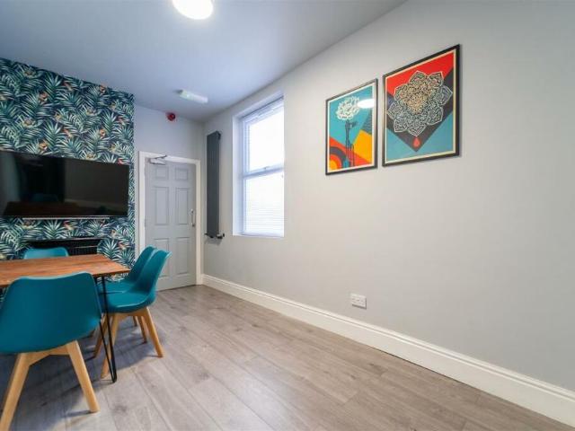 4 bedroom terraced house to rent