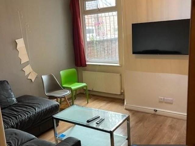 4 bedroom terraced house to rent