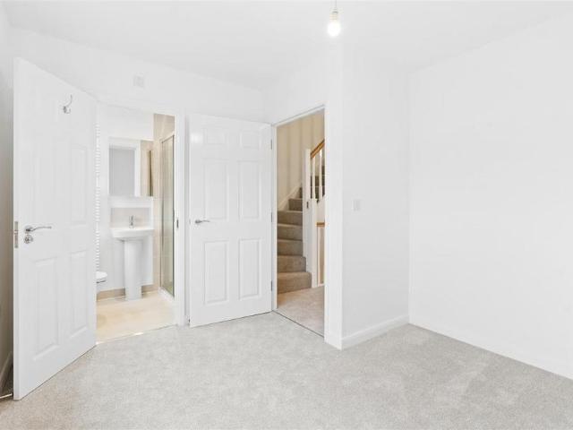 4 bedroom terraced house to rent