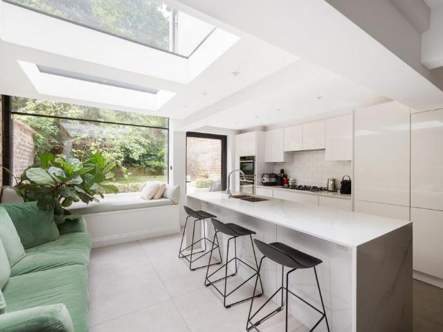 4 bedroom terraced house to rent