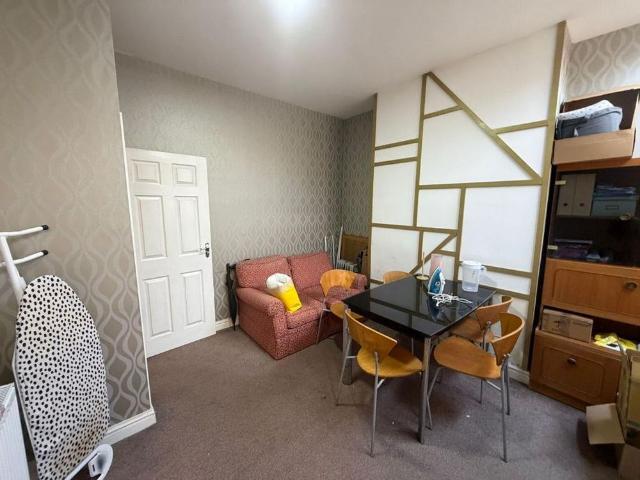 4 bedroom terraced house to rent