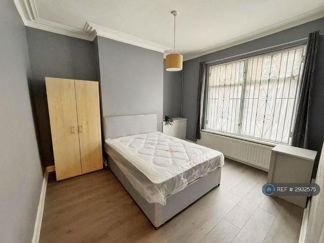 4 bedroom terraced house to rent