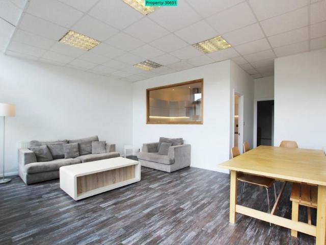 4 bedroom terraced house to rent