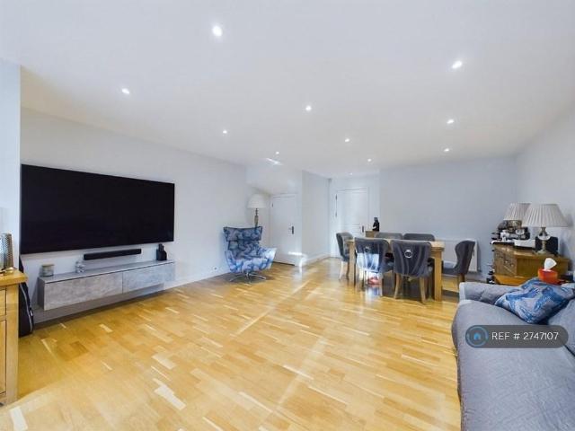4 bedroom terraced house to rent