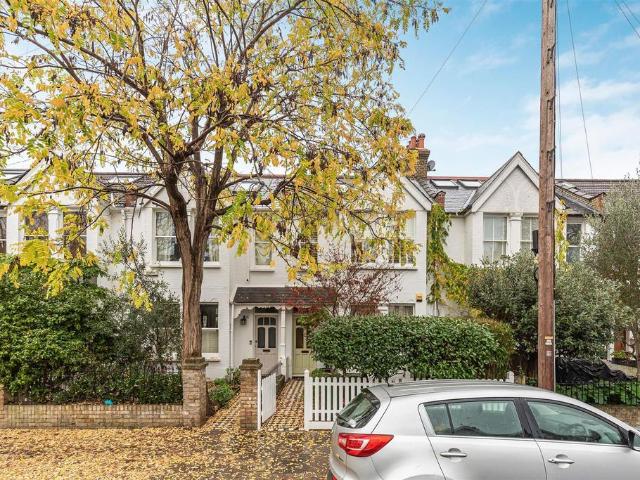 4 bedroom terraced house to rent
