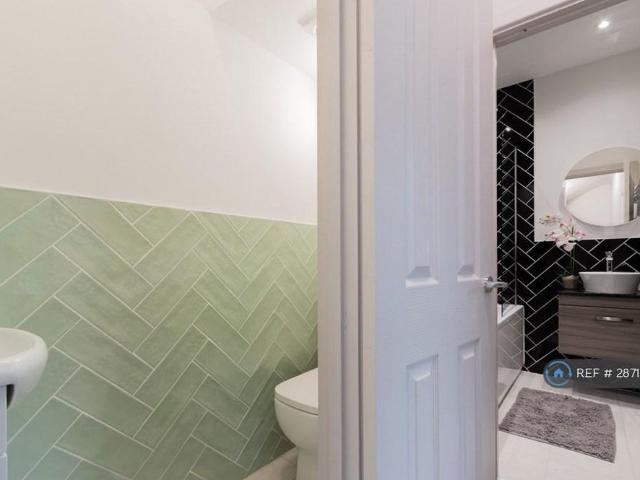 4 bedroom terraced house to rent