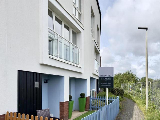 4 bedroom terraced house to rent