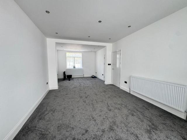 4 bedroom terraced house to rent