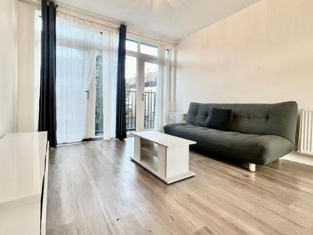 4 bedroom terraced house to rent