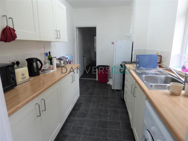 4 bedroom terraced house to rent