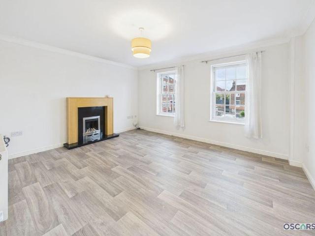 4 bedroom terraced house to rent