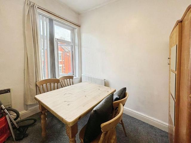 4 bedroom terraced house to rent