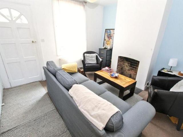 4 bedroom terraced house to rent