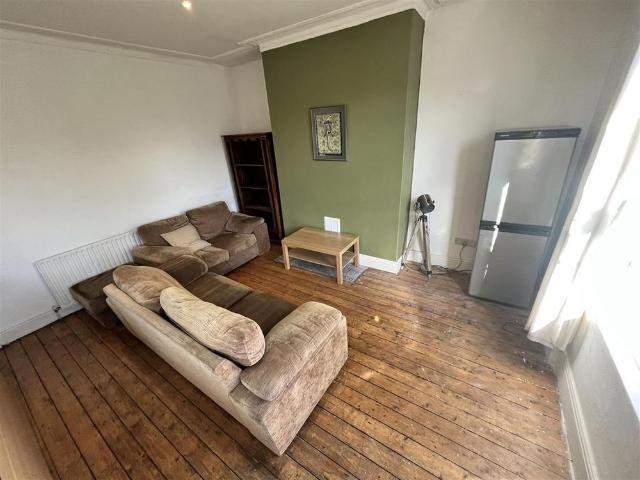 4 bedroom terraced house to rent