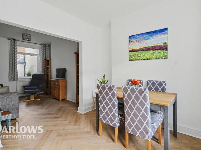 4 bedroom terraced house to rent