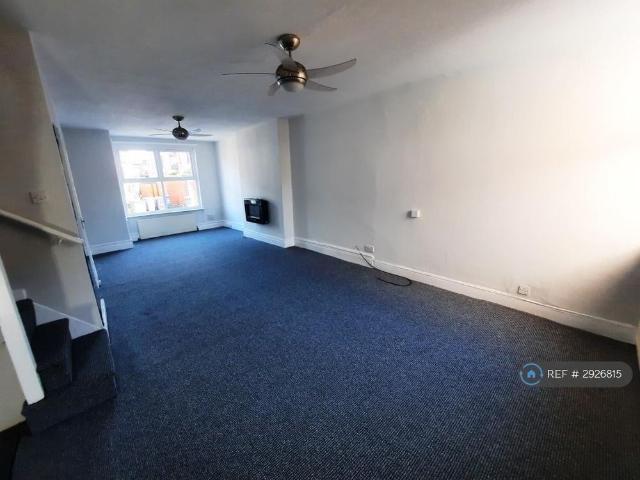 4 bedroom terraced house to rent