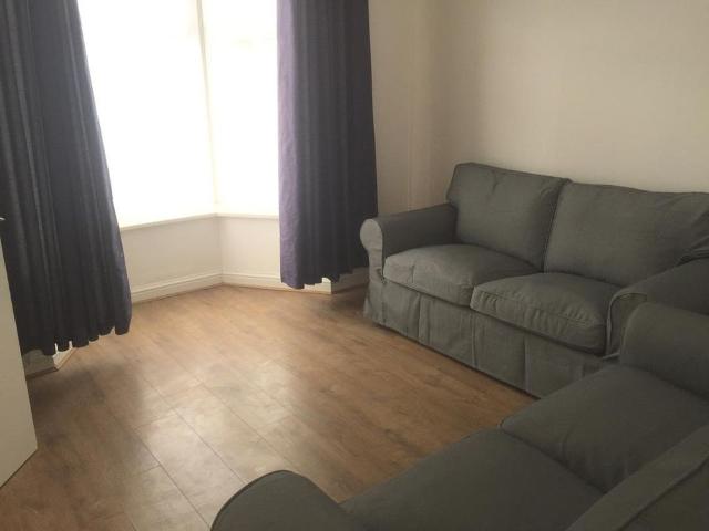 4 bedroom terraced house to rent