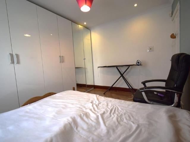 4 bedroom terraced house to rent