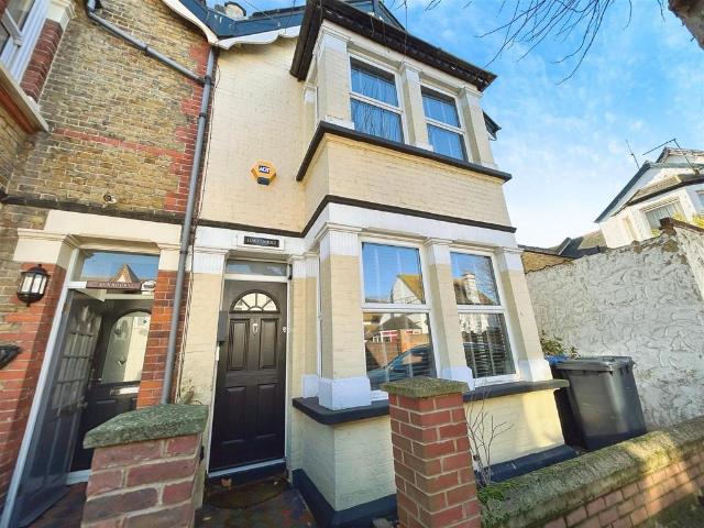4 bedroom terraced house to rent