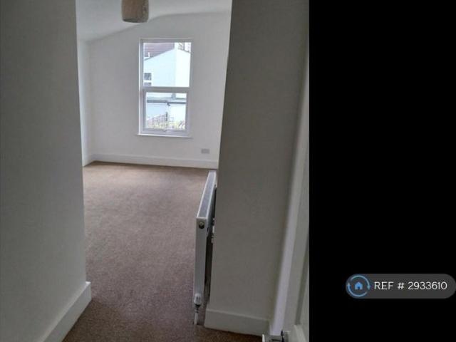 4 bedroom terraced house to rent