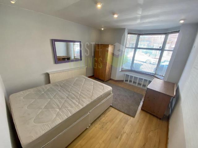 4 bedroom terraced house to rent