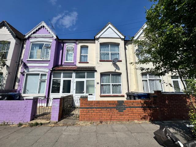 4 bedroom terraced house to rent