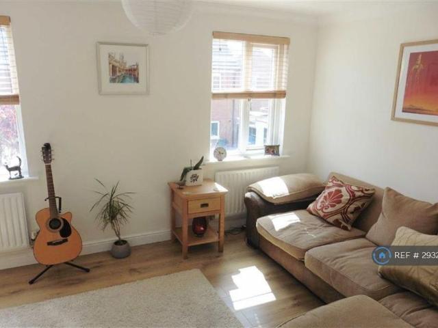 4 bedroom terraced house to rent