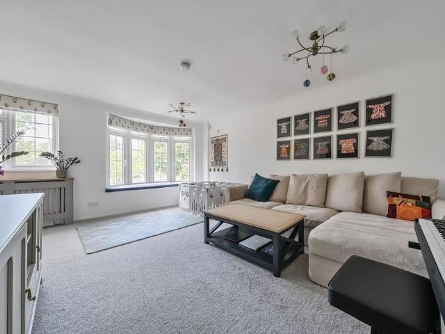 4 bedroom terraced house to rent