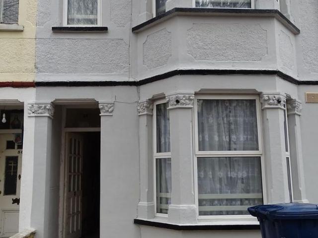 4 bedroom terraced house to rent