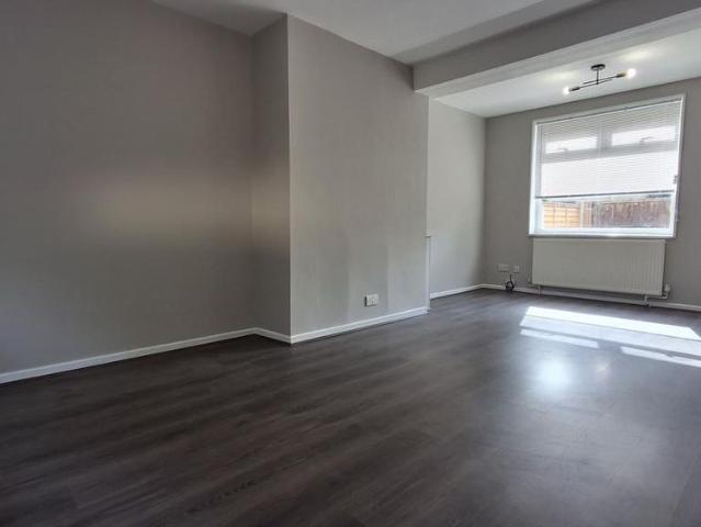 4 bedroom terraced house to rent