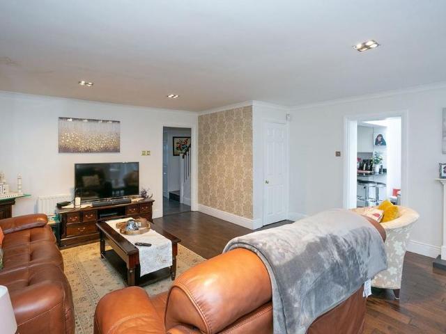 4 bedroom terraced house to rent