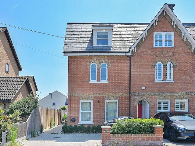 4 bedroom terraced house to rent