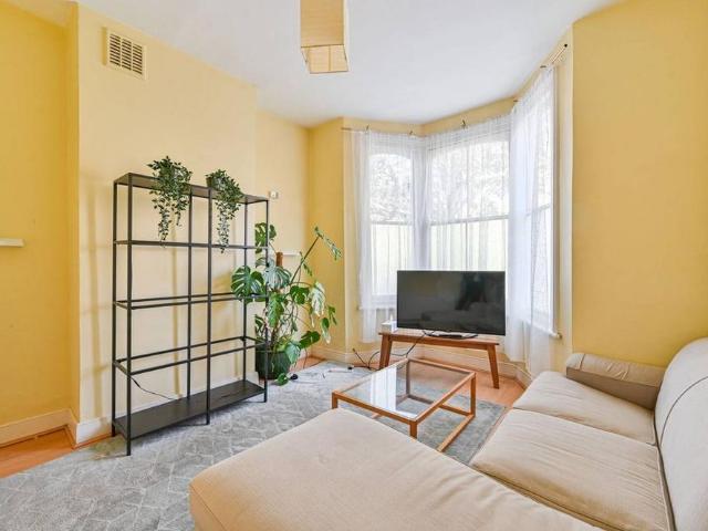 4 bedroom terraced house to rent