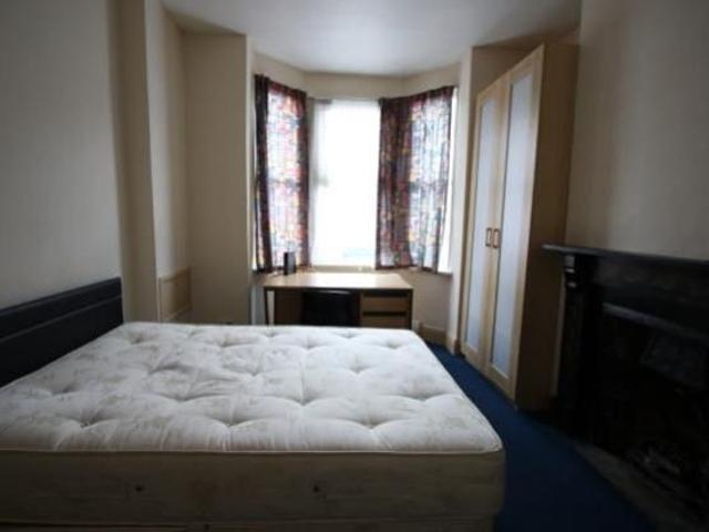 4 bedroom terraced house to rent