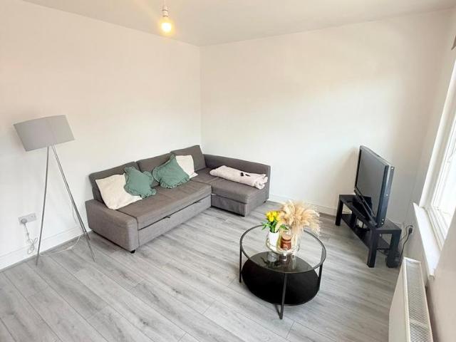 4 bedroom terraced house to rent