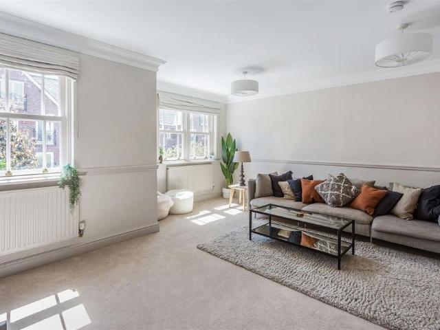 4 bedroom terraced house to rent