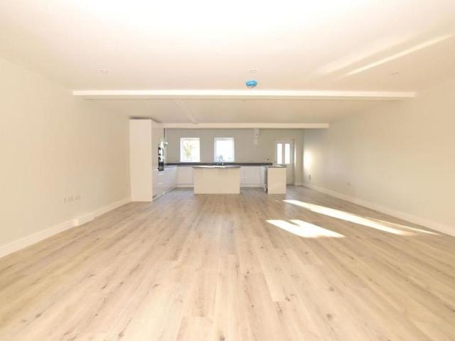 4 bedroom terraced house to rent