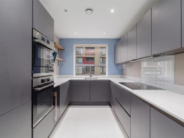 4 bedroom terraced house to rent