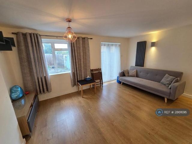 4 bedroom terraced house to rent
