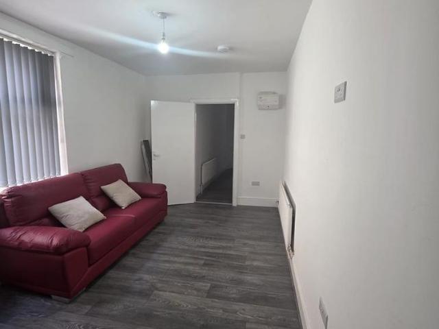 4 bedroom terraced house to rent