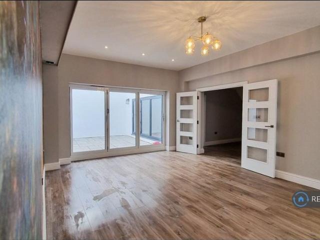 4 bedroom terraced house to rent