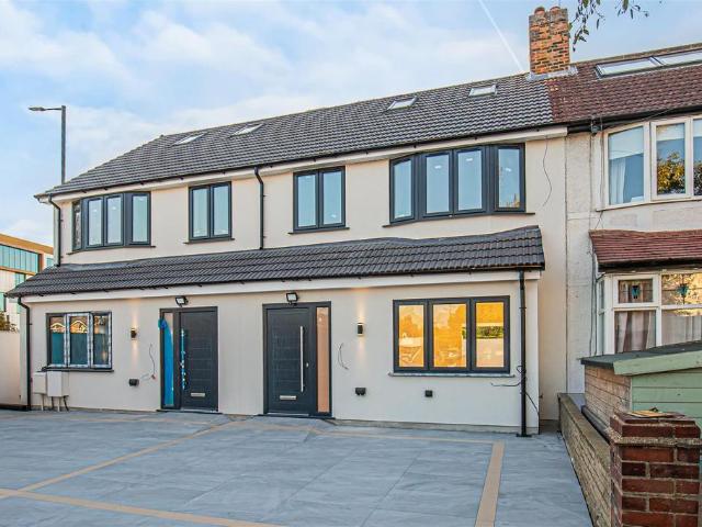 4 bedroom terraced house to rent