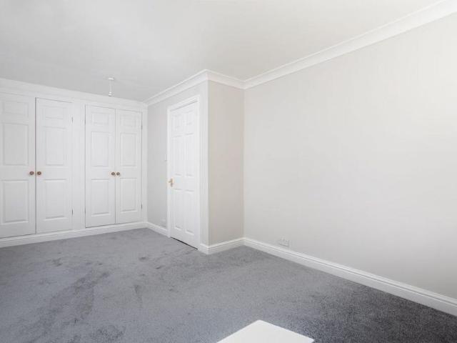 4 bedroom terraced house to rent