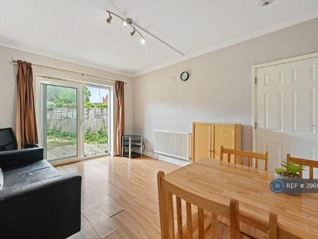 4 bedroom terraced house to rent